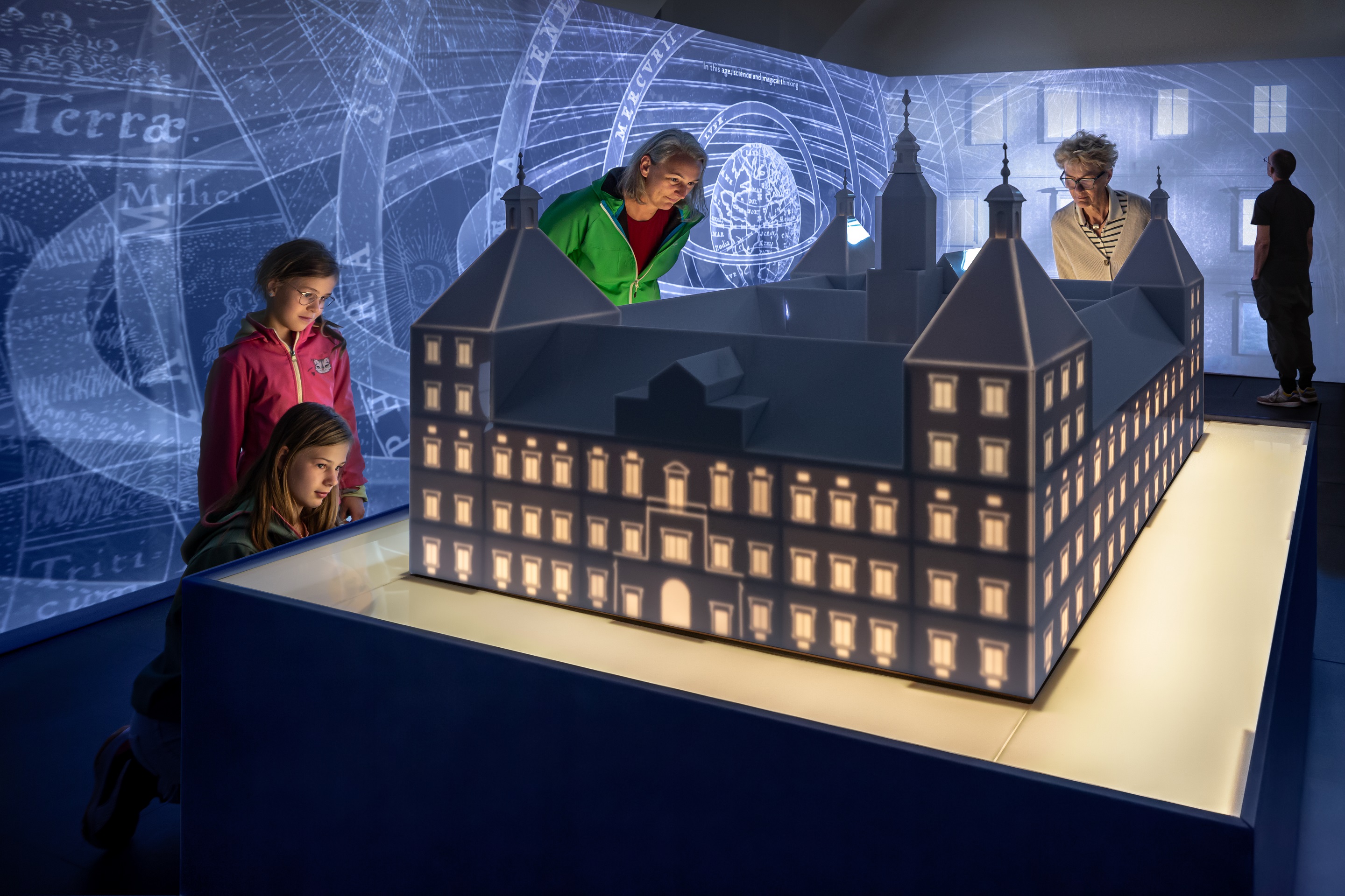Schloss Eggenberg: Inszenierung der Welt: 20 Museen und 1 Zoo in Graz ...